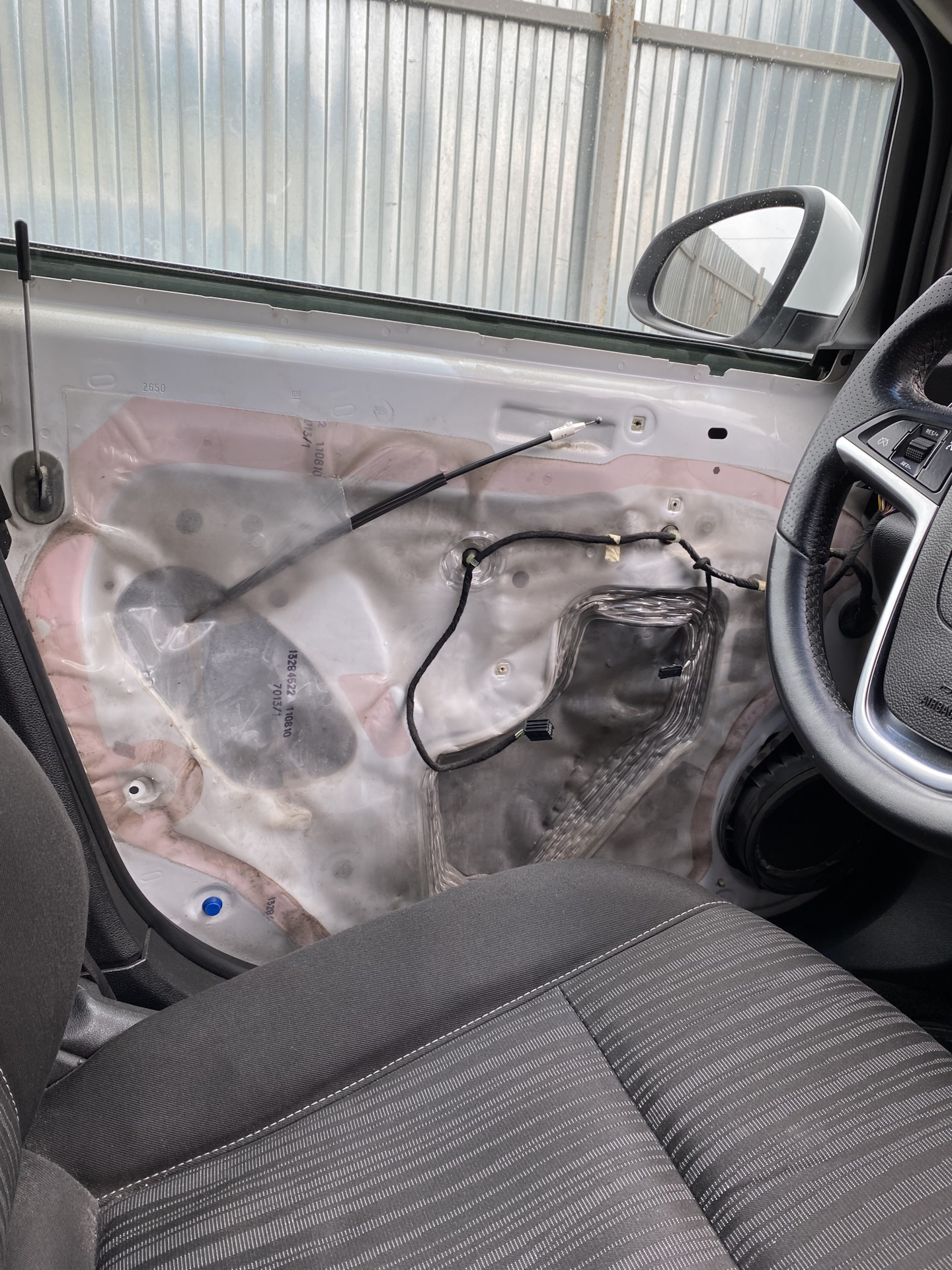 Ограничитель двери+доп.стоп сигнал — Opel Astra J, 1,6 л, 2011 года ...