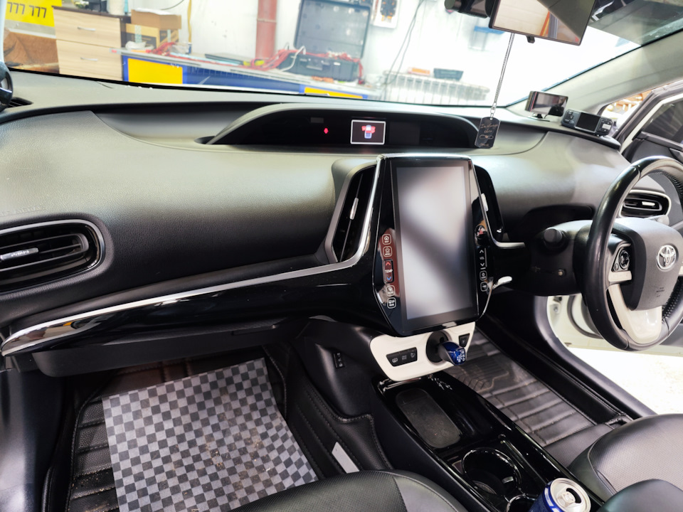 Teyes вместо Тесламонитора в Prius 52 — Toyota Prius Plug-in Hybrid (2G), 1,8 л, 2017 года ...