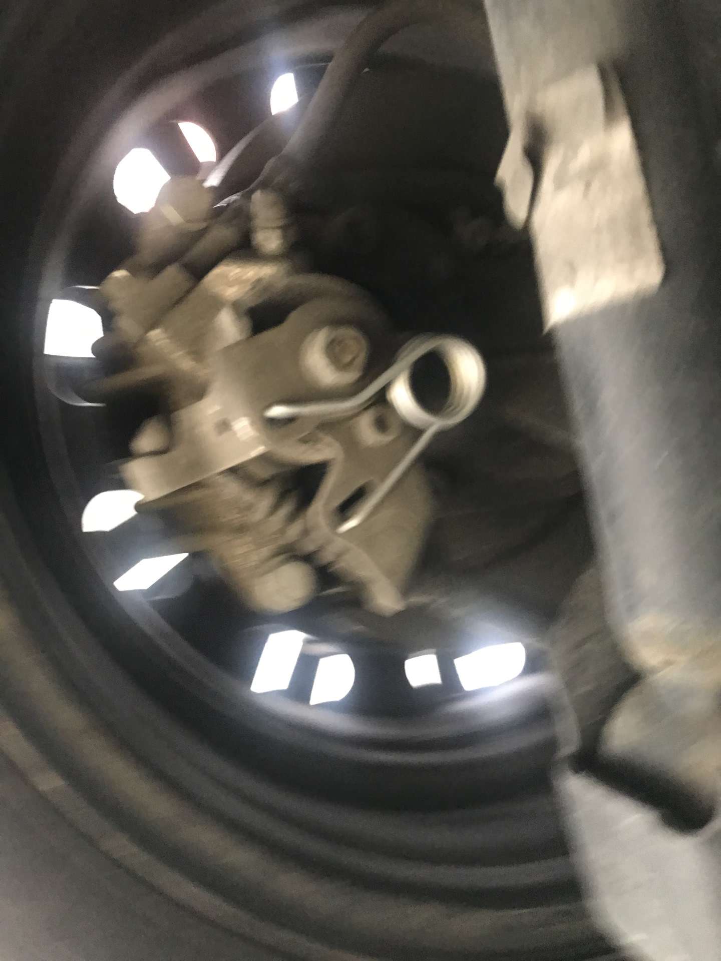 Заметка №21: Установка возвратных пружин на «ручник» — Volkswagen Polo ...