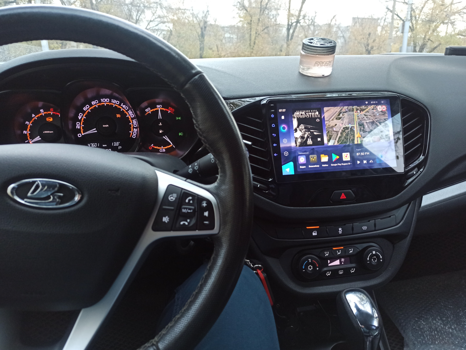 Мультимедия, автозапуск, чехлы, шумоизоляция дверей. — Lada Vesta (1G ...