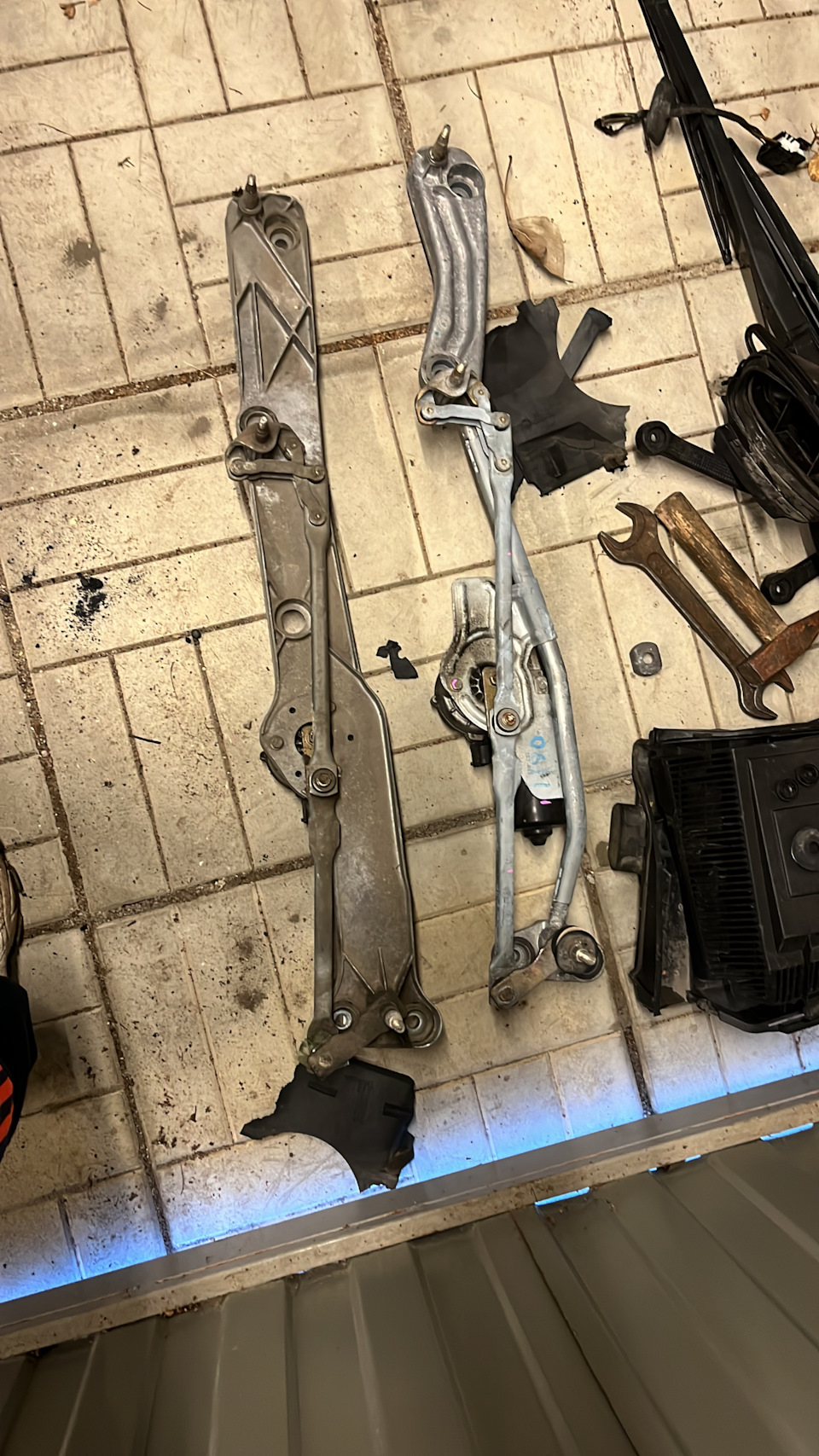 ТРАПЕЦИЯ СТЕКЛООЧИСТИТЕЛЯ — BMW 5 series (E39), 2,5 л, 1998 года ...