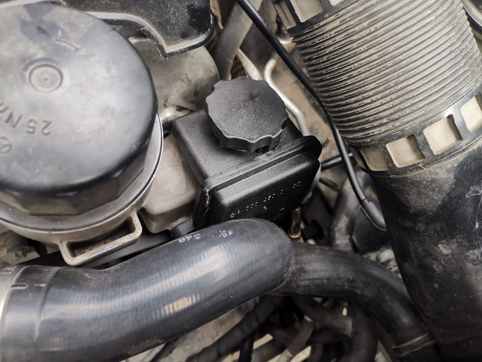 Замена жидкости гидроусилителя руля — Mercedes-Benz E-Class (W211), 3,2 ...