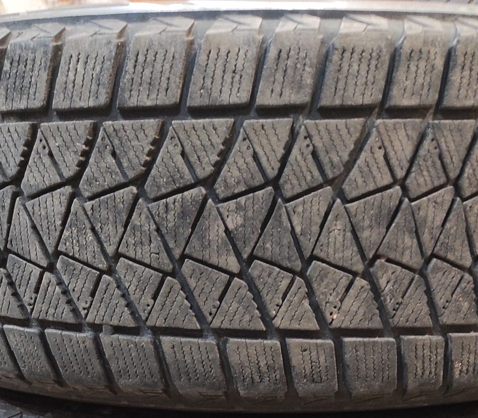 Шины зимние нешипованные Bridgestone 225/60 R18 на Nissan X-Trail III ...