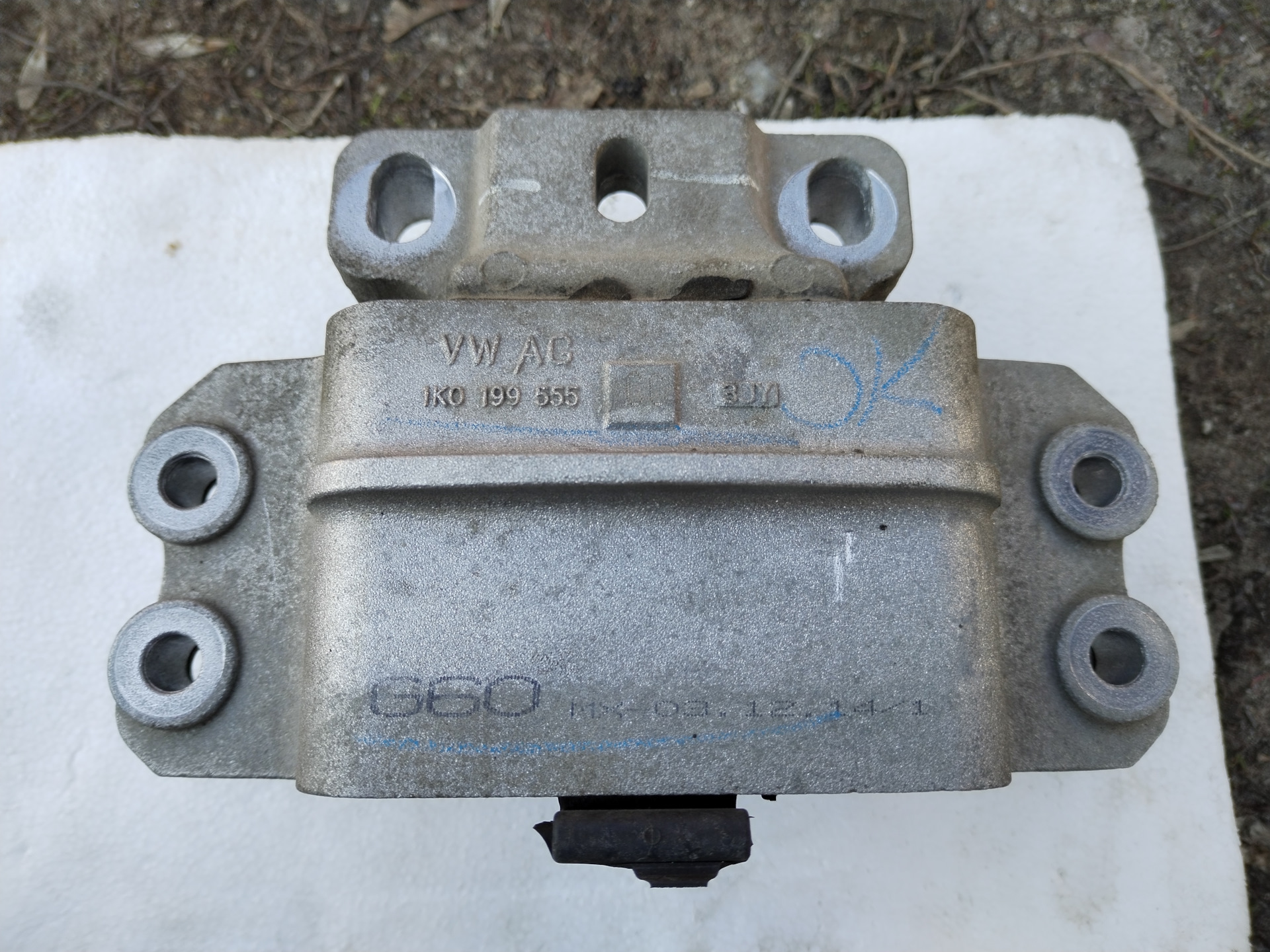 Повторная замена подушки КПП — Volkswagen Jetta VI, 1,4 л, 2015 года ...