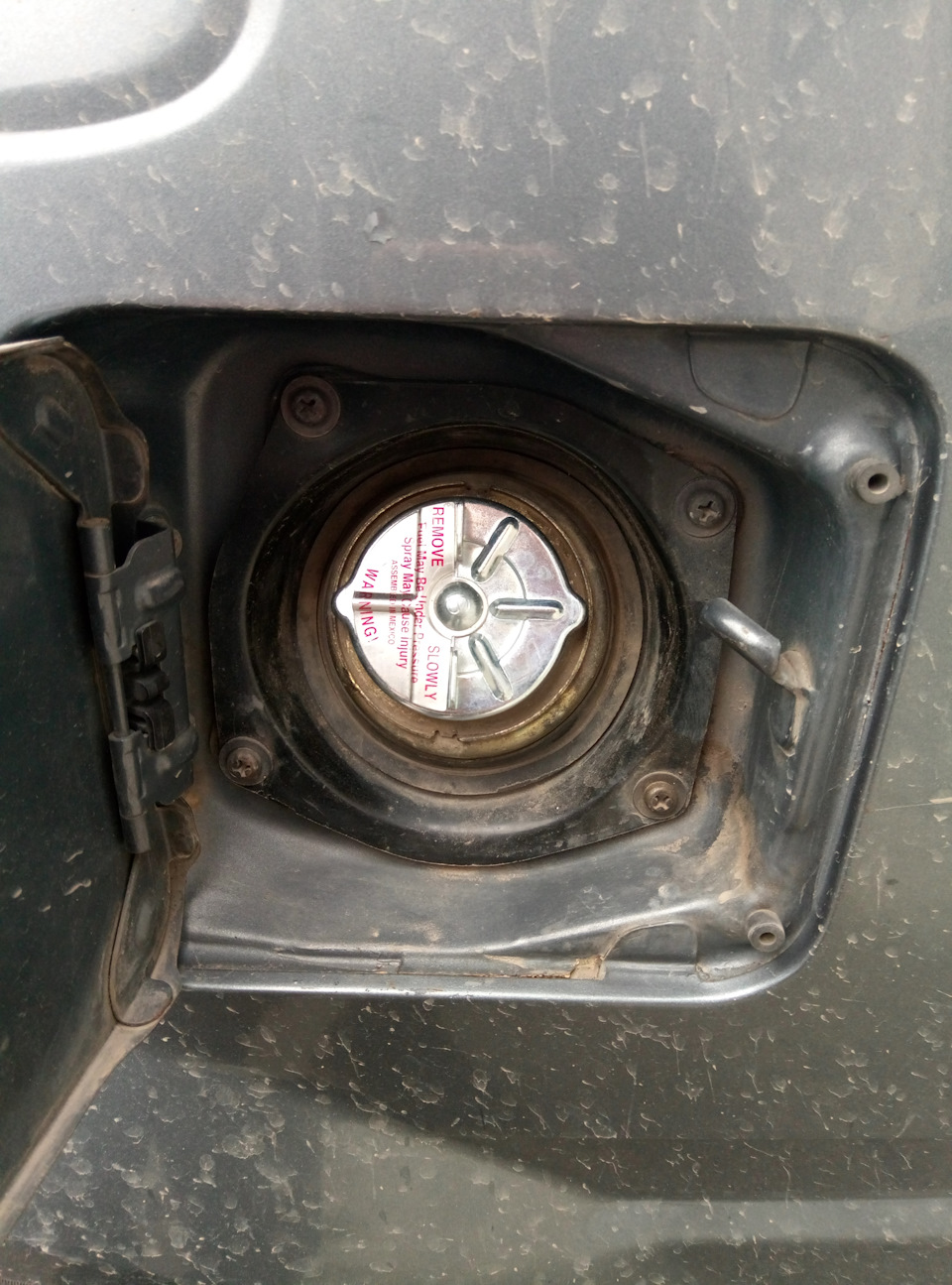 Крышка бензобака. — Toyota Starlet (70), 1,8 л, 1985 года | запчасти ...