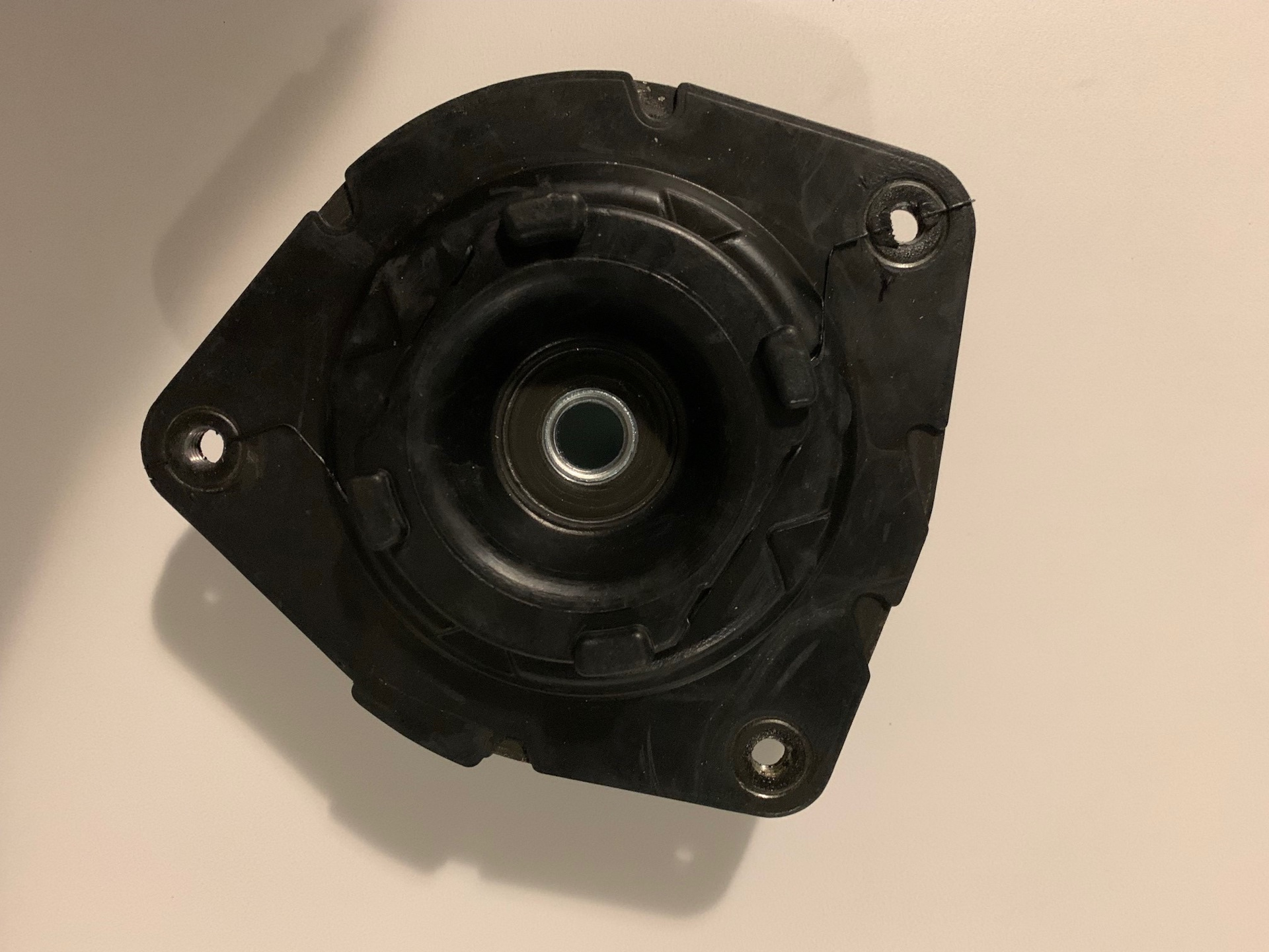 Замена опор амортизаторов — Nissan Micra (K12), 1,2 л, 2004 года ...