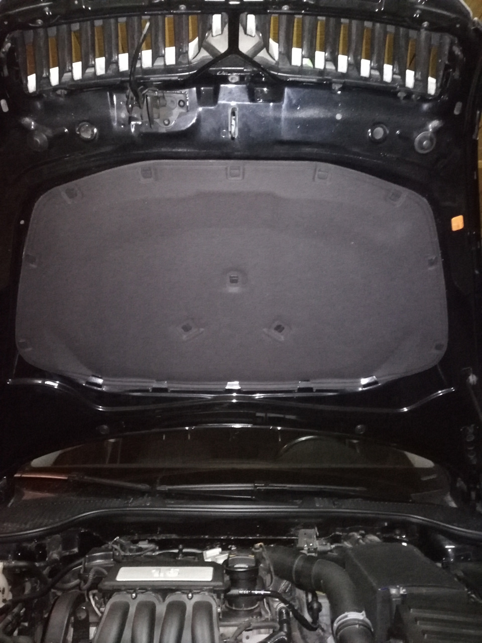 Кожух двигателя и шумоизоляция капота — Skoda Octavia A5 Mk2, 1,6 л ...