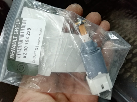 8200168238 Выключатель сигнала торможения RENAULT | Запчасти на DRIVE2