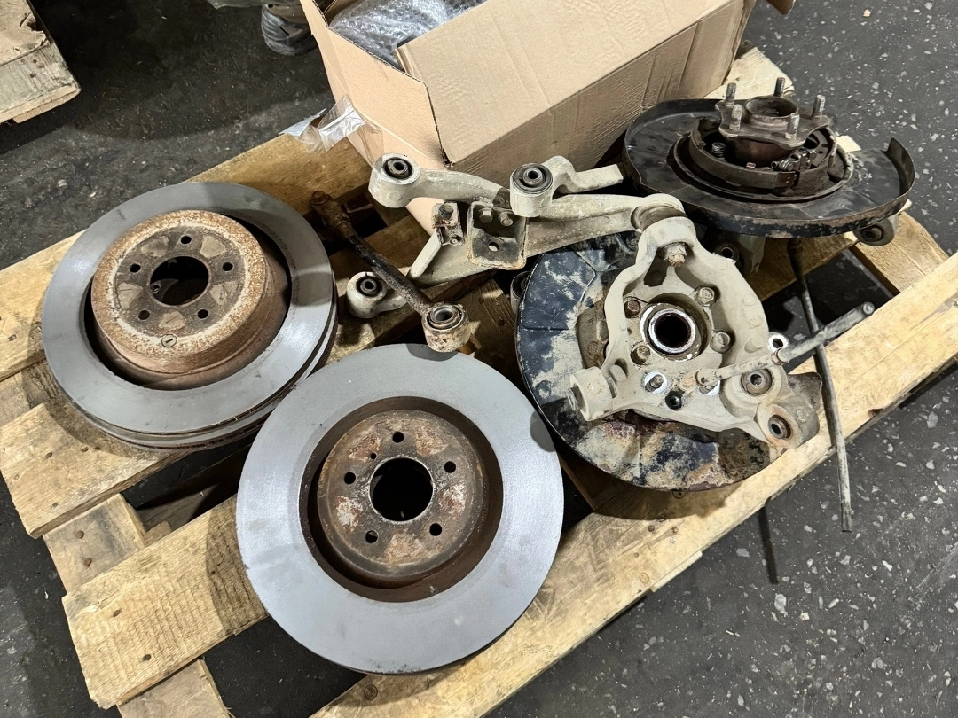 Суппорта Akebono на Infinity fx 35 S50 — Infiniti FX (1G), 3,5 л, 2007 ...