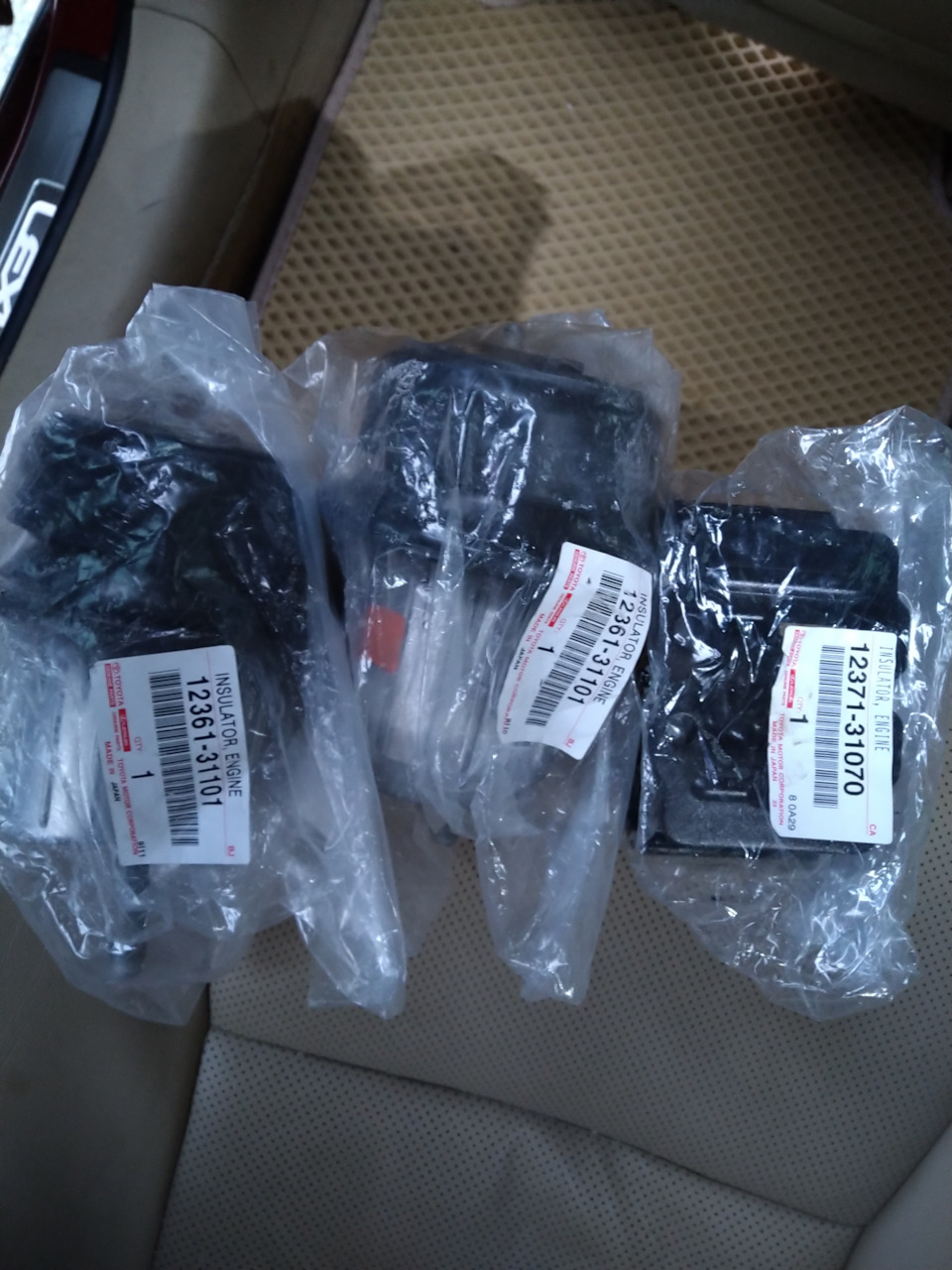 1237131070 Подушка двигателя RR TOYOTA CROWN/MAJESTA/MARK X/GS30/35/43 ...