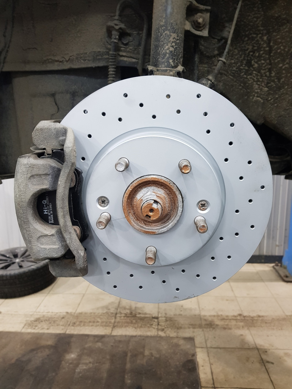 Передние тормозные диски Zimmermann и колодки Hi-Q — KIA Ceed SW (2G ...