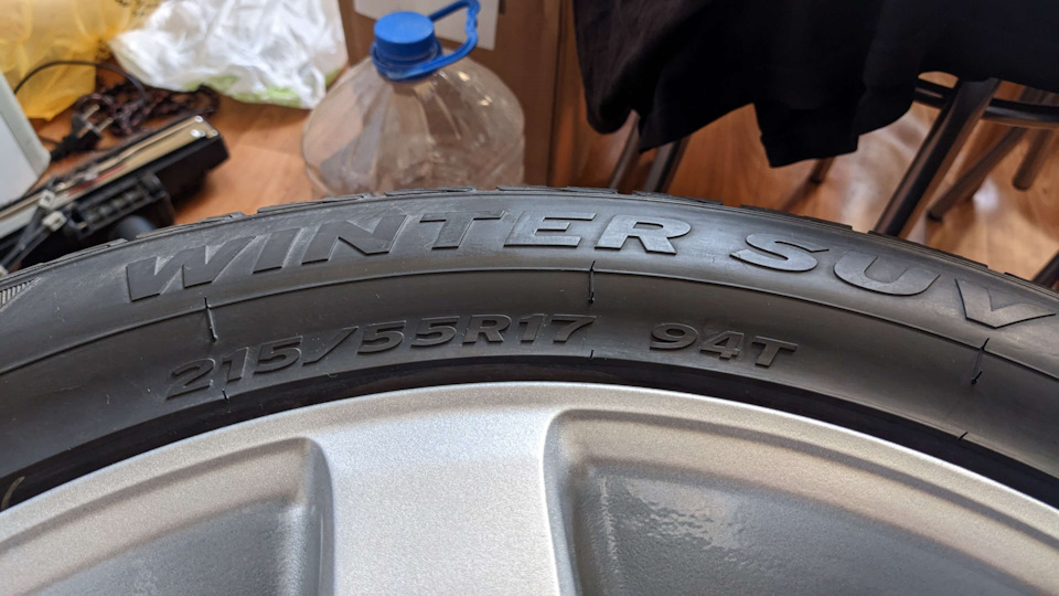 Шины зимние нешипованные 215/55 R17, литые диски Nissan 7Jx17 ET40 ...