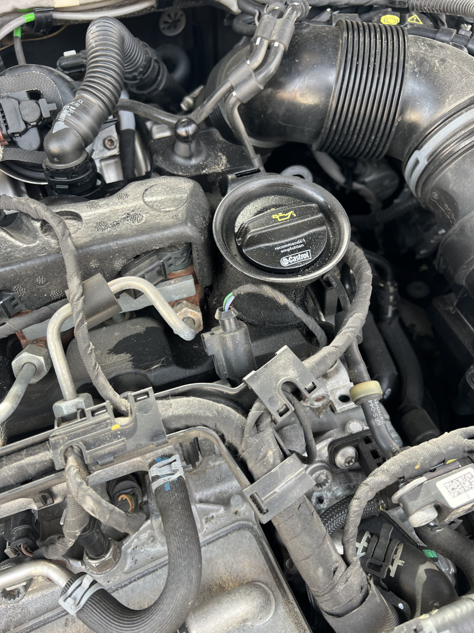 Крышка маслозаливной горловины — Volkswagen Passat Variant (B8), 2 л ...