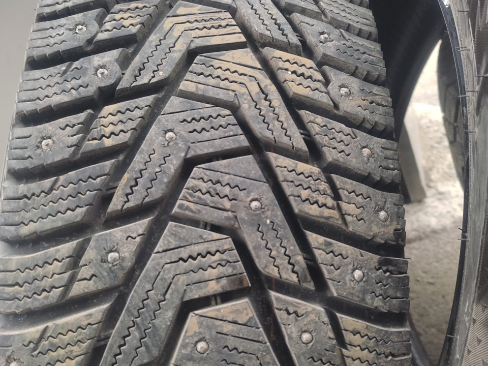 Шины зимние шипованные Hankook 215/60 R17 на Hyundai Creta (2G). Б/у ...