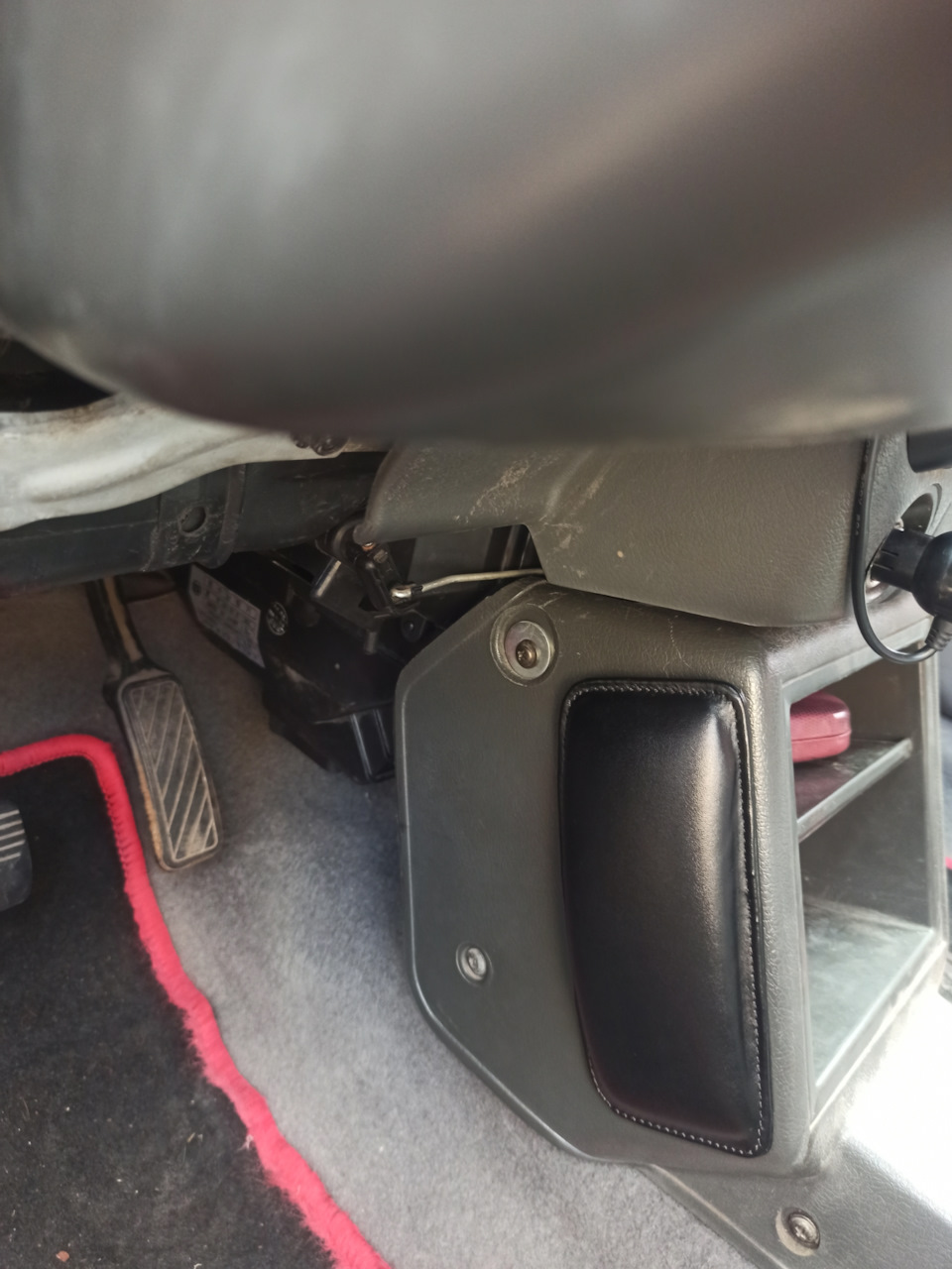 Смягчающая подушка под правую ногу — KIA Pride (1G), 1,3 л, 1997 года ...