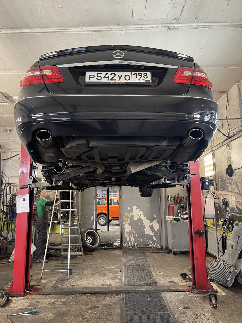 Замена тормозных трубок — Mercedes-Benz E-Class (W212), 3 л, 2009 года ...