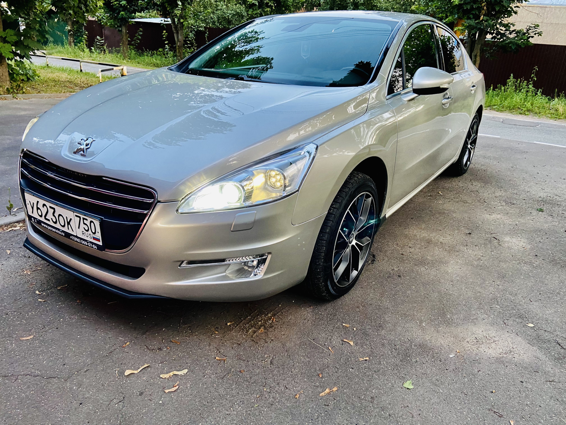 По фарам — Peugeot 508 (1G), 1,6 л, 2012 года | наблюдение | DRIVE2