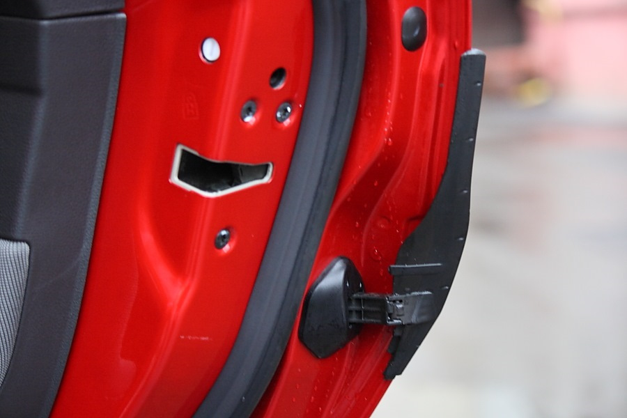 195. Защита кромок дверей(назад) — Ford Focus Hatchback III, 2 л, 2013 ...