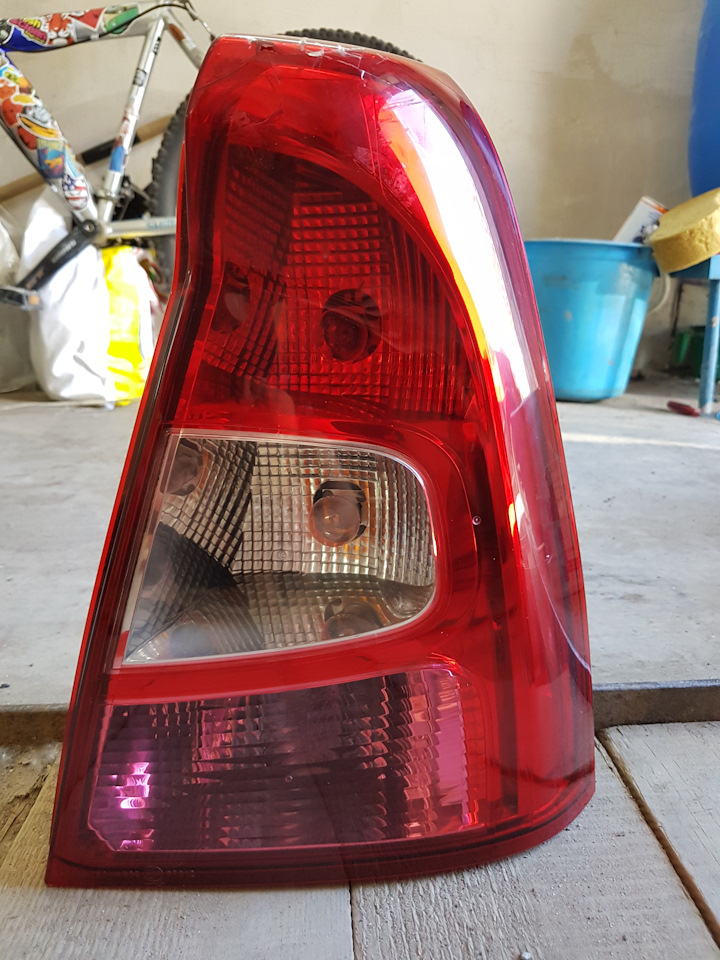 8200744759 Фонарь прав. RENAULT | Запчасти на DRIVE2