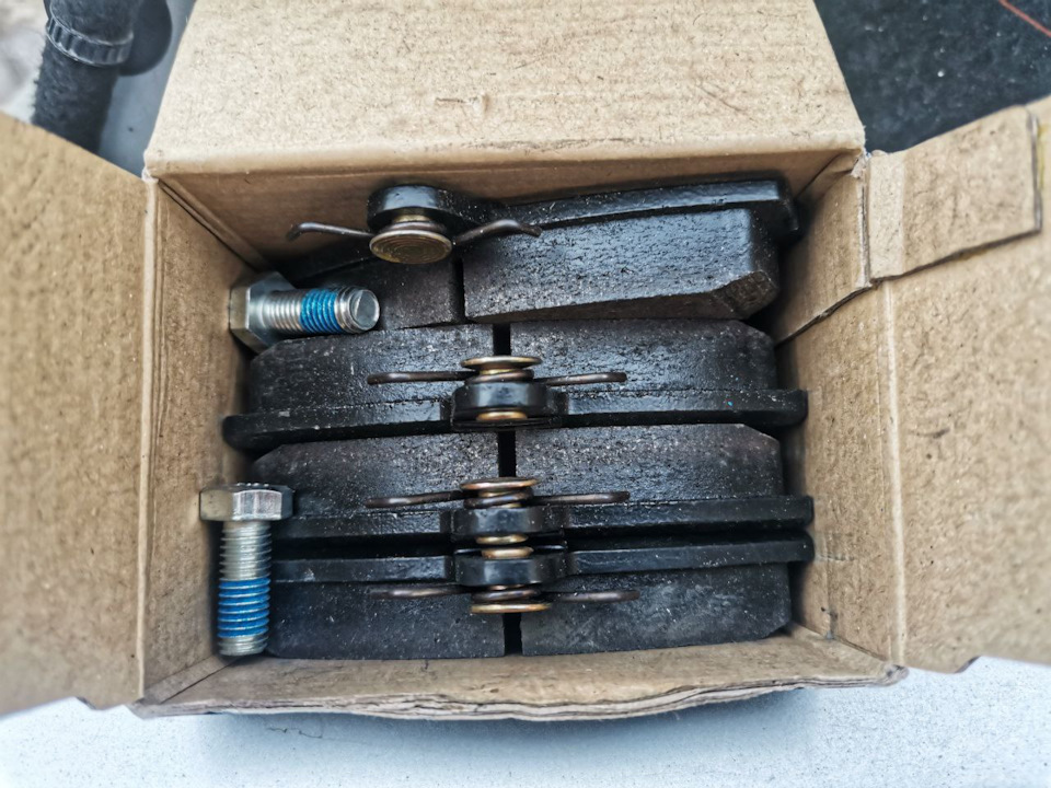 122. ( Замена Тормозных Колодок 385.544 км ) — Renault Logan (1G), 1,4 ...