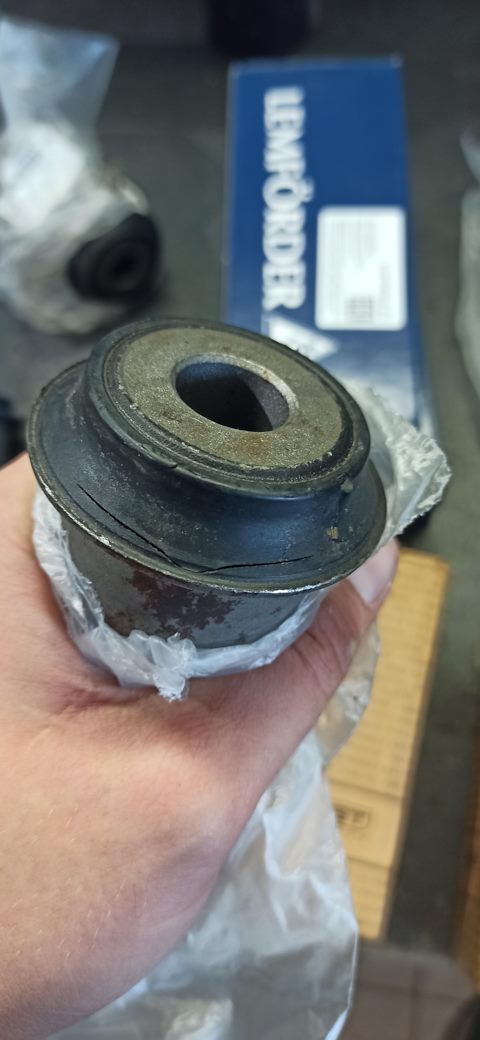 54466JD000 Сайлентблок NISSAN INFINITI | Запчасти на DRIVE2