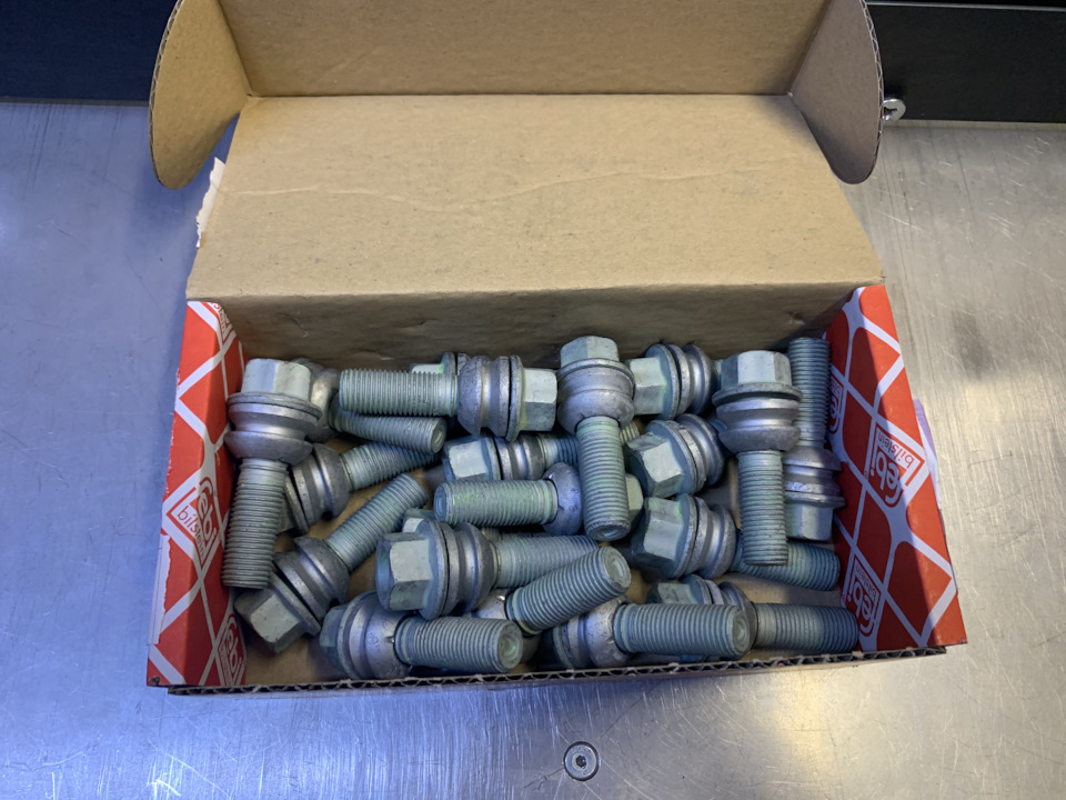 Колёсные болты — Porsche Cayenne (2G) 958, 3 л, 2012 года | своими ...