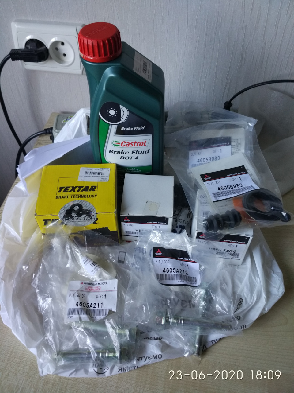 4605B983 Ремкомплект заднего тормозного суппорта Mitsubishi | Запчасти ...