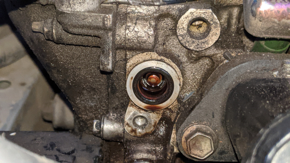 Замена прокладки клапана VVTI — Toyota Corolla (120), 1,6 л, 2004 года ...