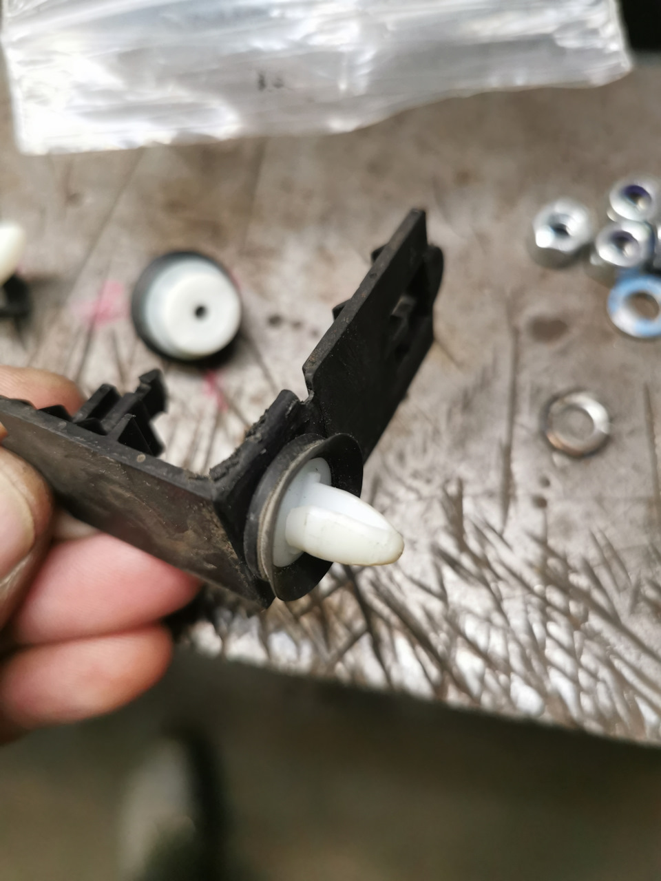 Восстановление креплений Cover-Hood Ledge — Nissan Qashqai (2G), 1,6 л ...