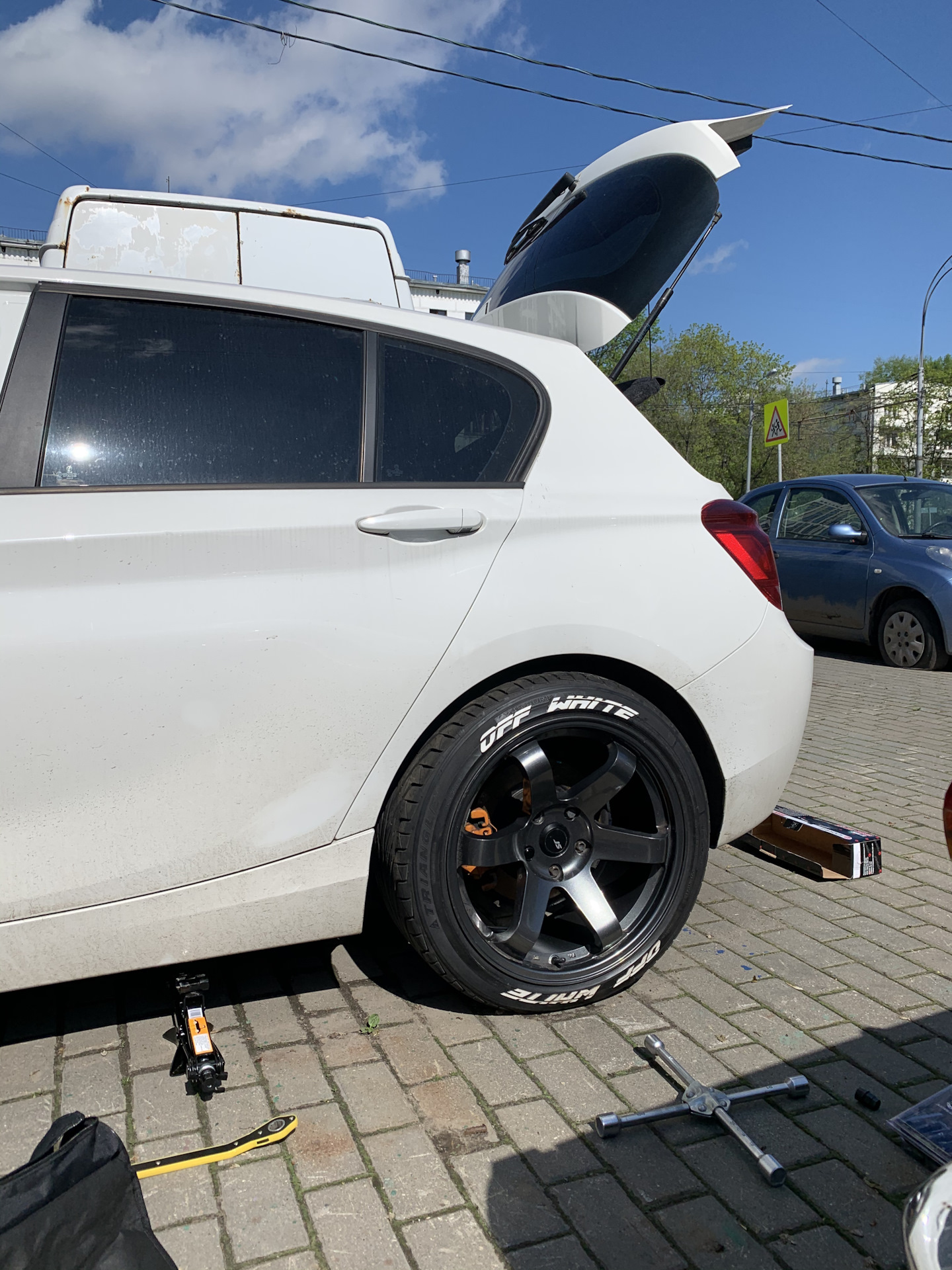Наклейки на шины — BMW 1 series (F20), 1,6 л, 2012 года | колёсные ...
