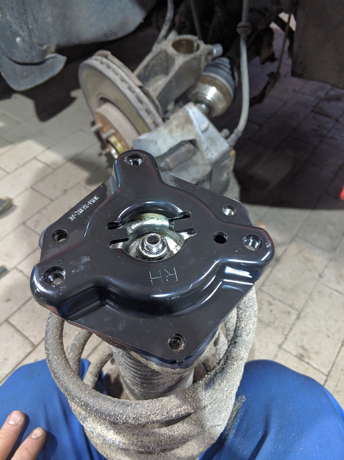 Проставки передних пружин. — Volvo V50, 2,5 л, 2008 года | своими ...