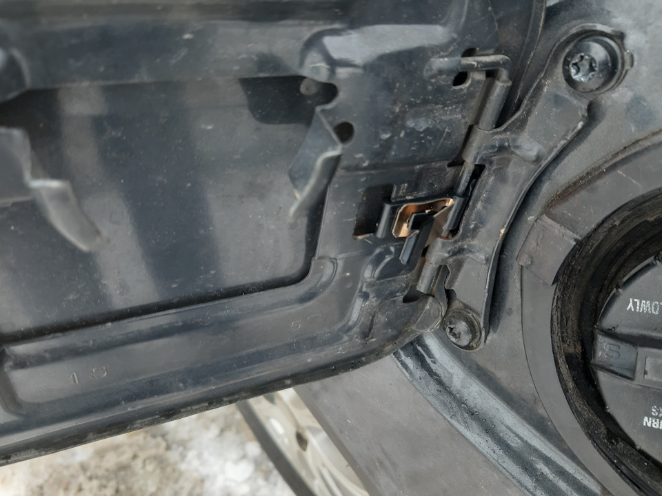 Пружинка лючка бензобака — Фетиш!) — Toyota Camry (XV20), 2,2 л, 2000 ...