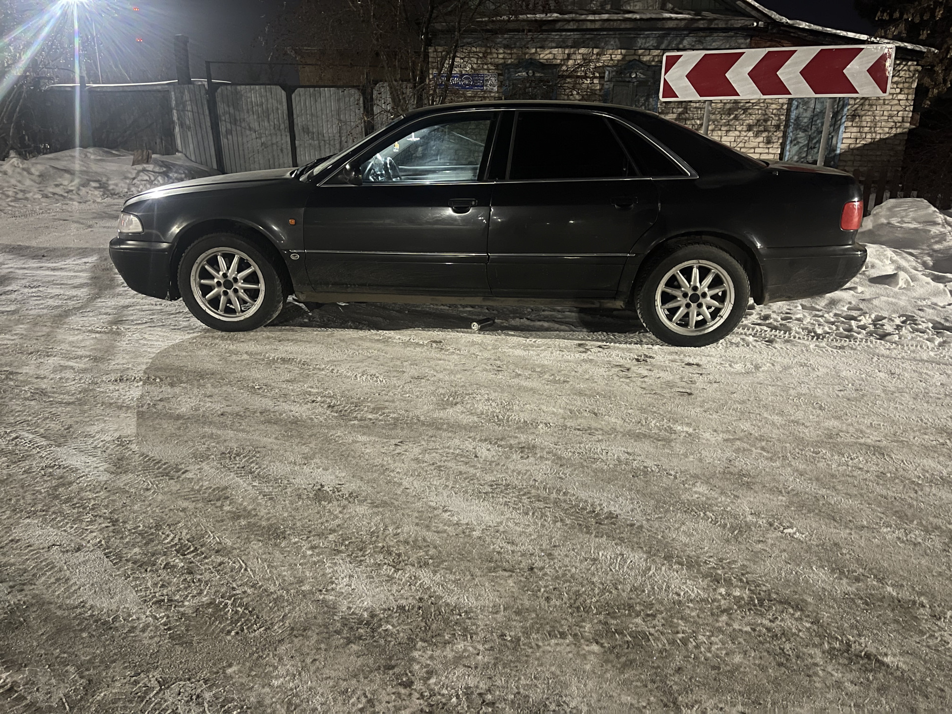 Поднял еще не много заднюю часть — Audi A8 D2 2 8 л 1996 года