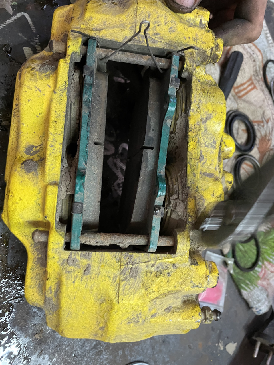 Проверка суппортов и замена ступичного подшипника — Toyota Land Cruiser ...