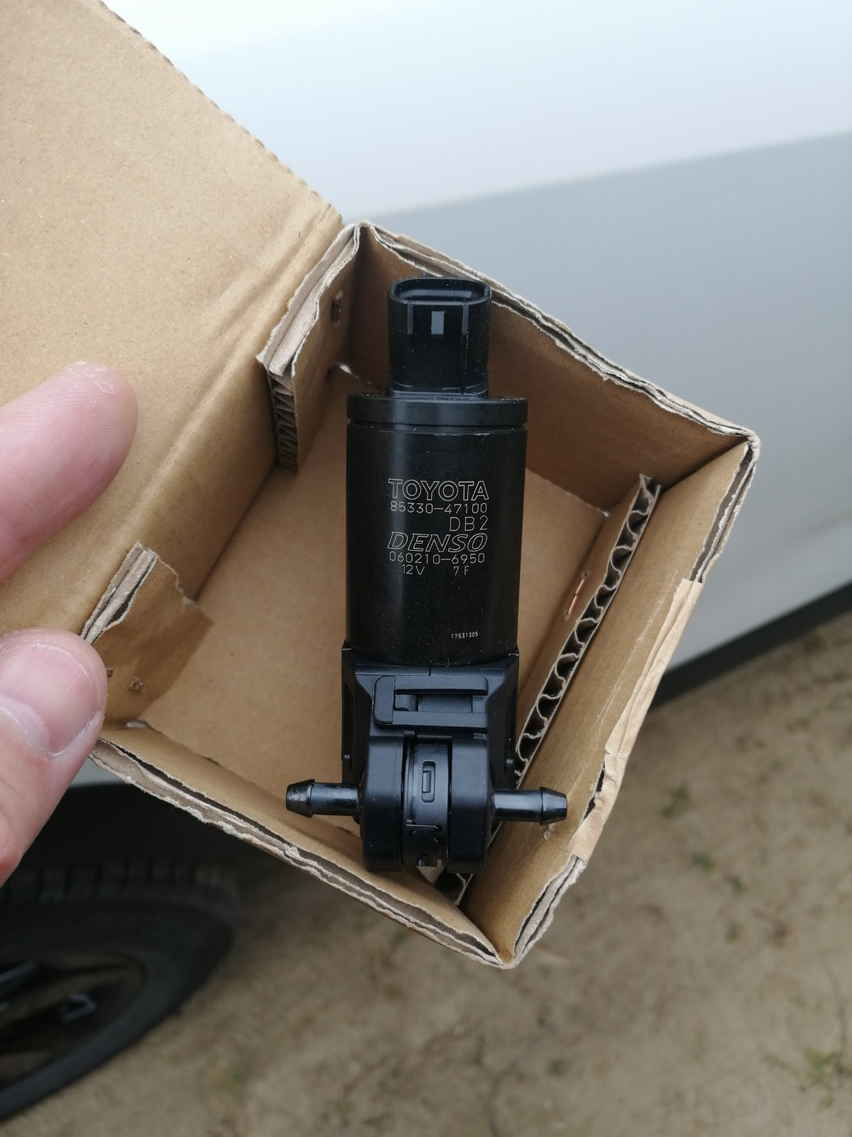 Моторчик омывателя — Toyota RAV4 (5G), 2,5 л, 2020 года | поломка | DRIVE2