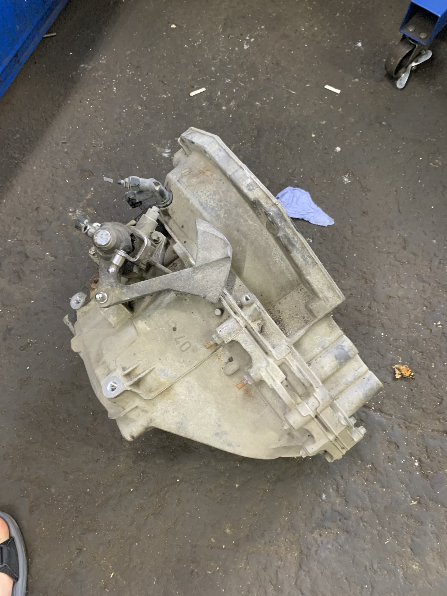 29. Замена сцепления. Бензонасос на своём месте. — Saab 9-3 (2G), 2,8 л ...