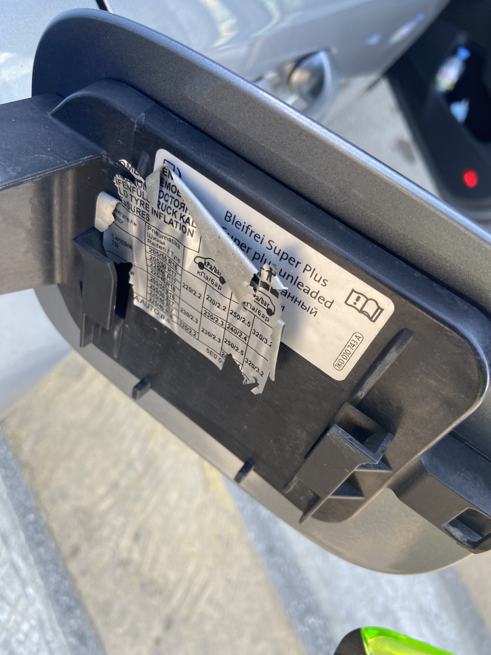 Заказал наклейку в бензобак — Skoda Octavia A7 Mk3, 1,8 л, 2013 года ...