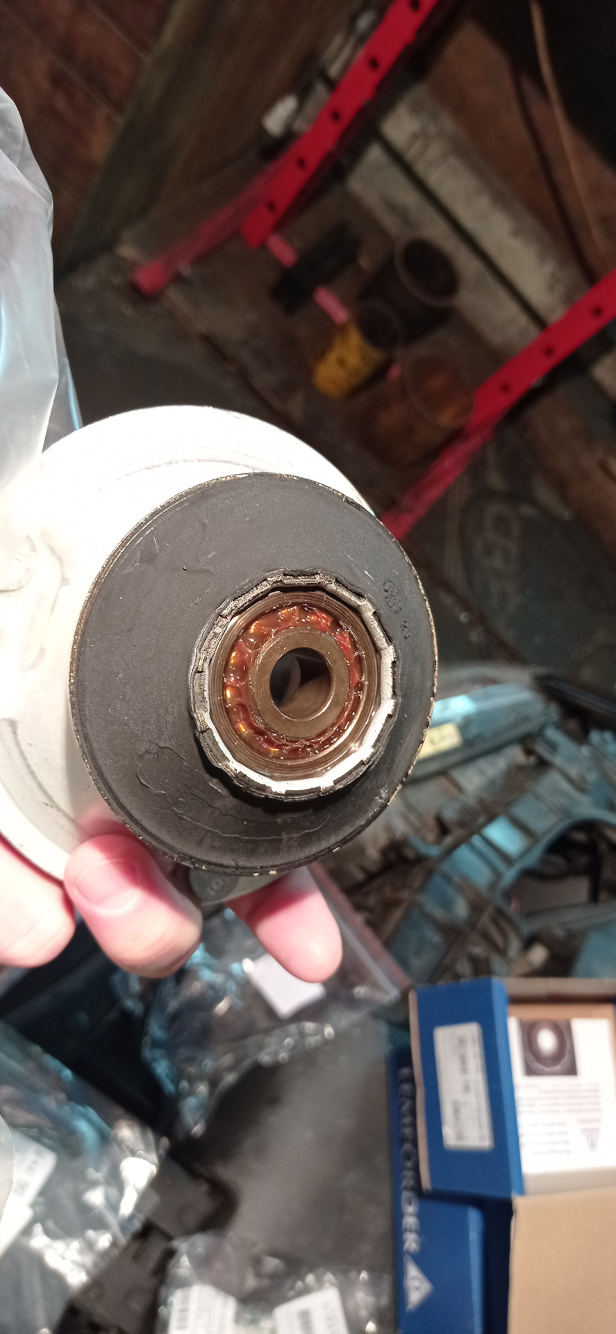 Замена опорных подшипников передних стоек — BMW 1 series (E81/E87), 2 л ...