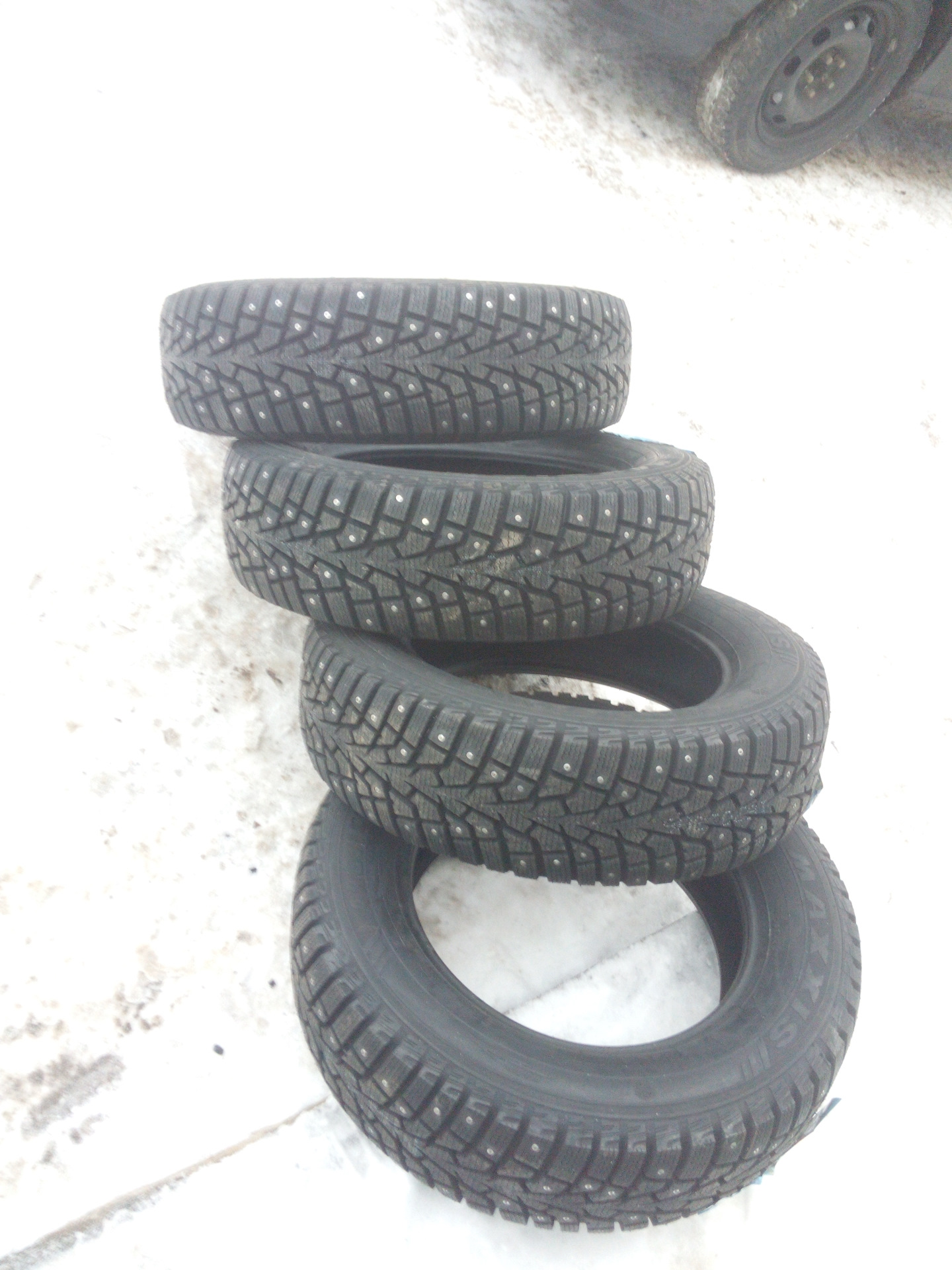 Отзыв о зимней шипованной резине MAXXIS Arctictrekker NP3 — DRIVE2