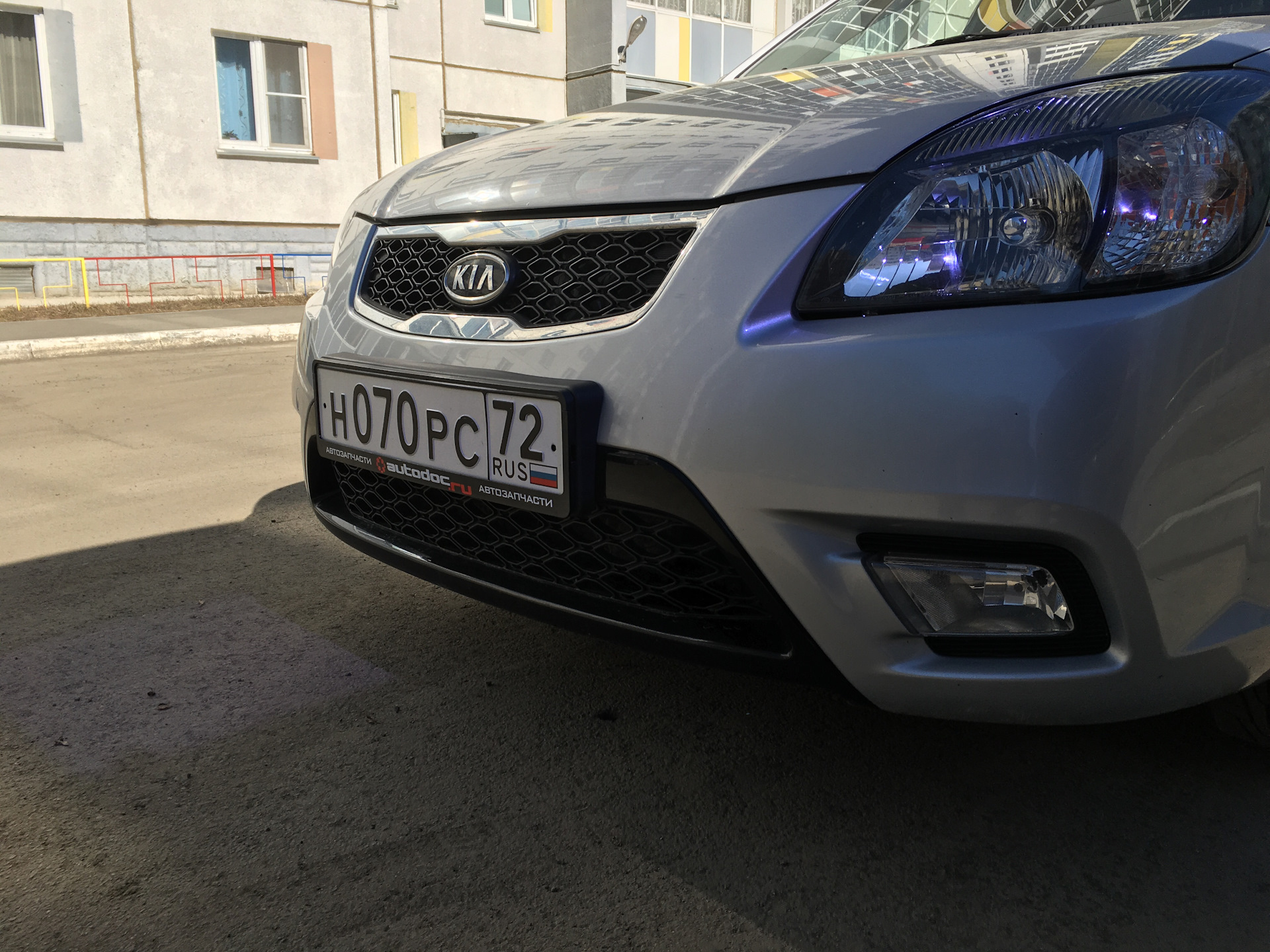 Подиум номерного знака — KIA Rio (2G), 1,4 л, 2011 года | стайлинг | DRIVE2