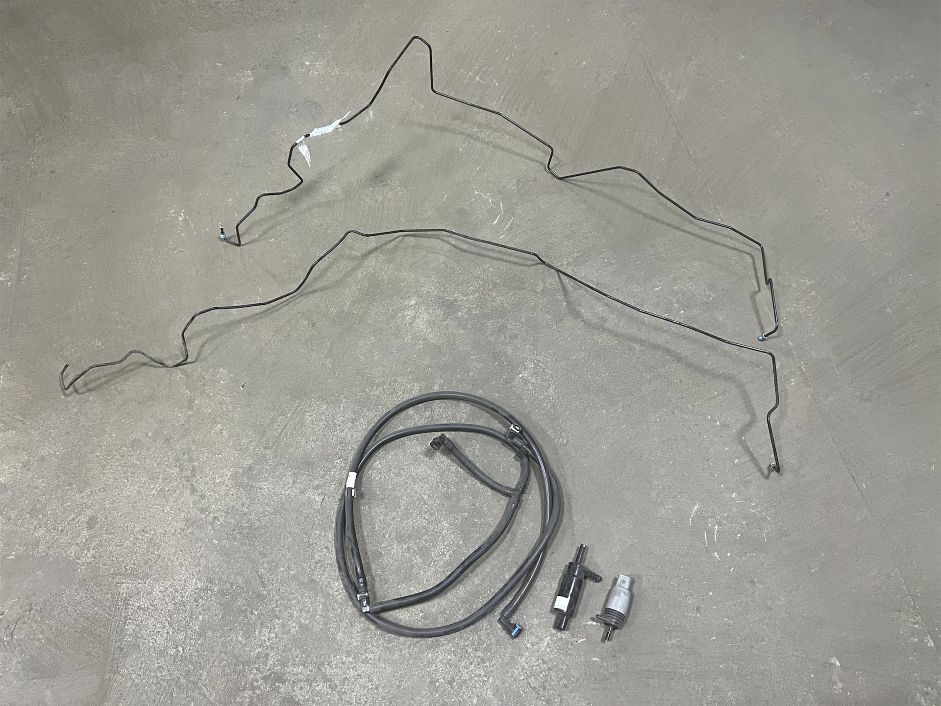 Замена передней тормозной магистрали, шланга омывателя фар — BMW 3 ...