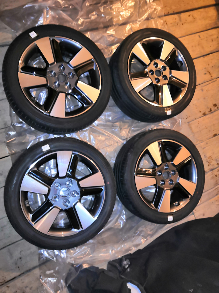 Шины летние Hankook 235/45 R18, литые диски Оригинальные диски Kia 7 ...