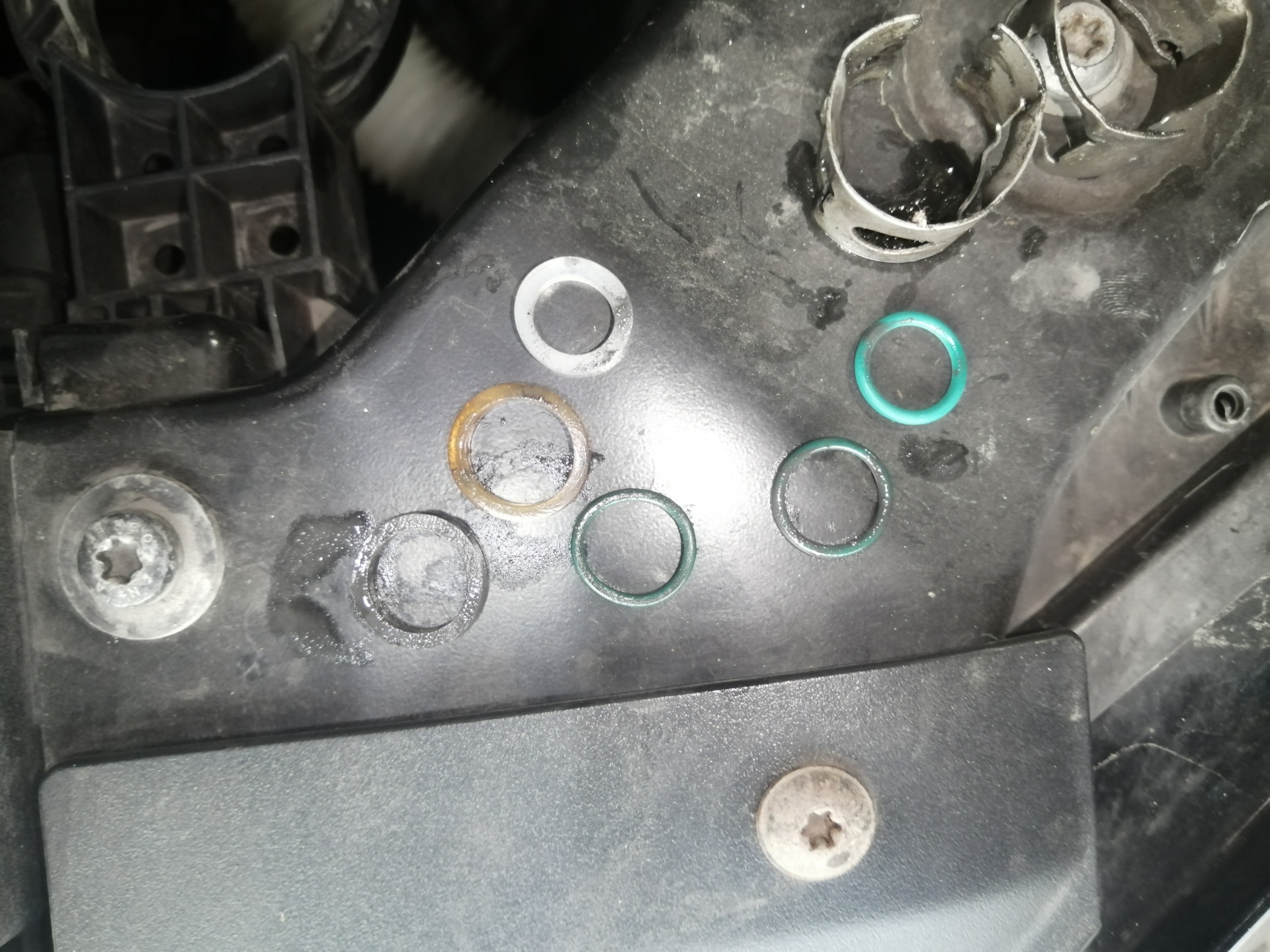 Замена масла акпп, антискрип подрамника, колечки радиатора акпп ...