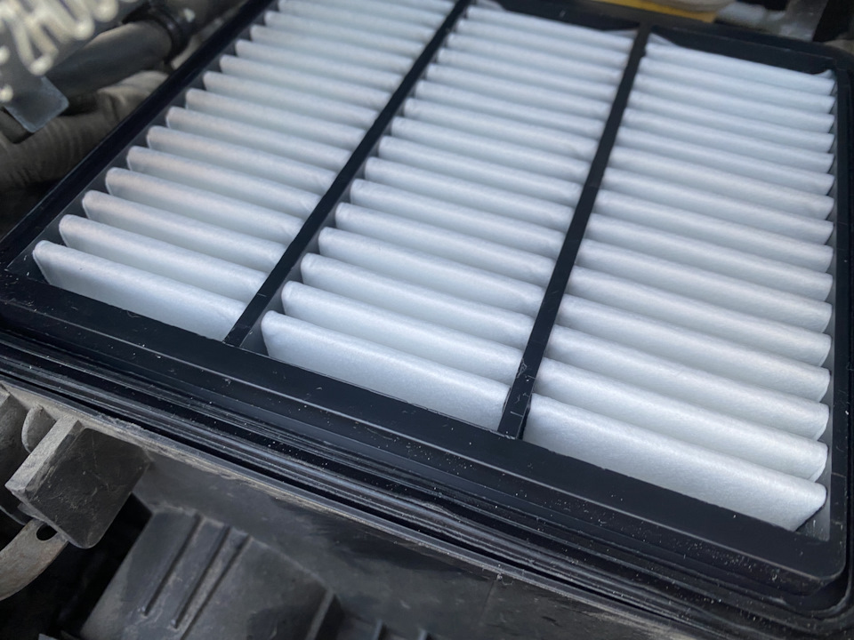 Ровно год вместе. Замена фильтра ДВС и салонного + заглушки в багажник ...