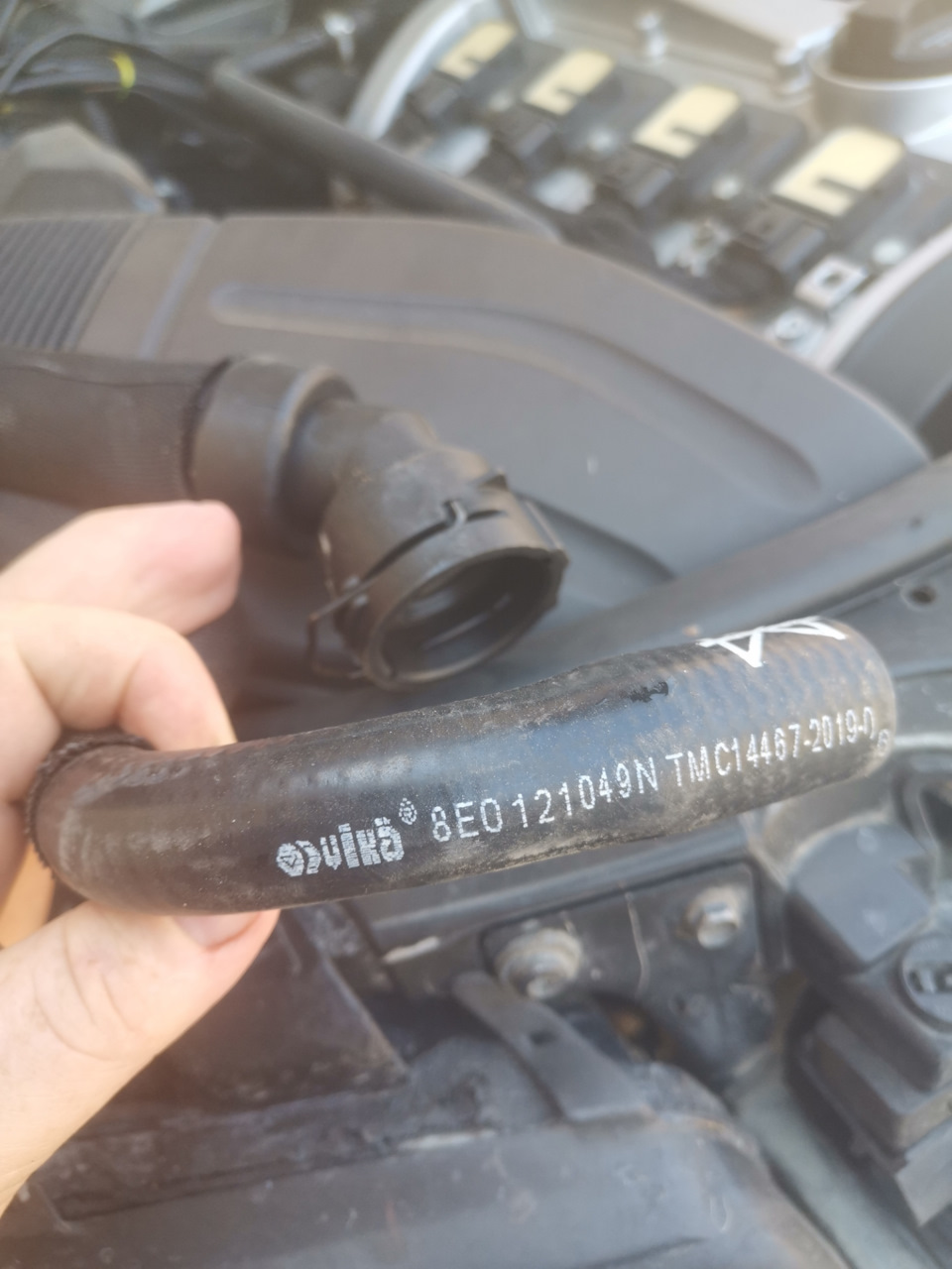 8E0121049N патрубoк водяного охлаждения VAG | Запчасти на DRIVE2