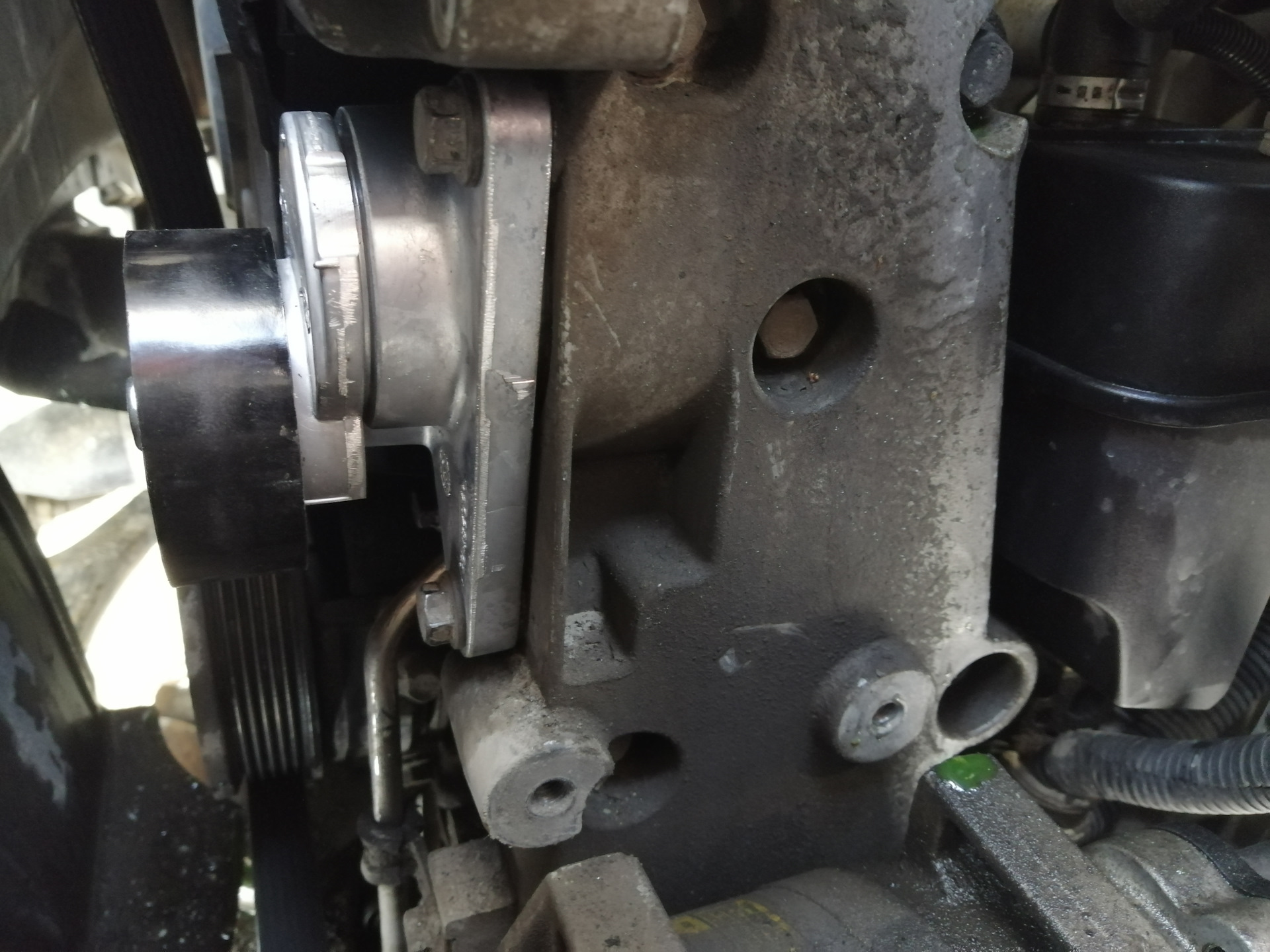 Замена генератора, ремня, роликов — Volvo XC90 (1G), 2,5 л, 2004 года ...