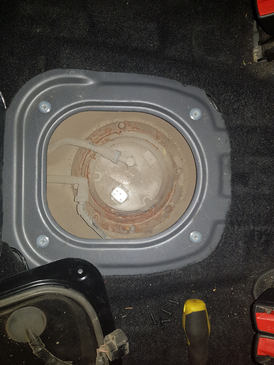 Замена топливных фильтров. — KIA Ceed (2G), 1,6 л, 2013 года ...