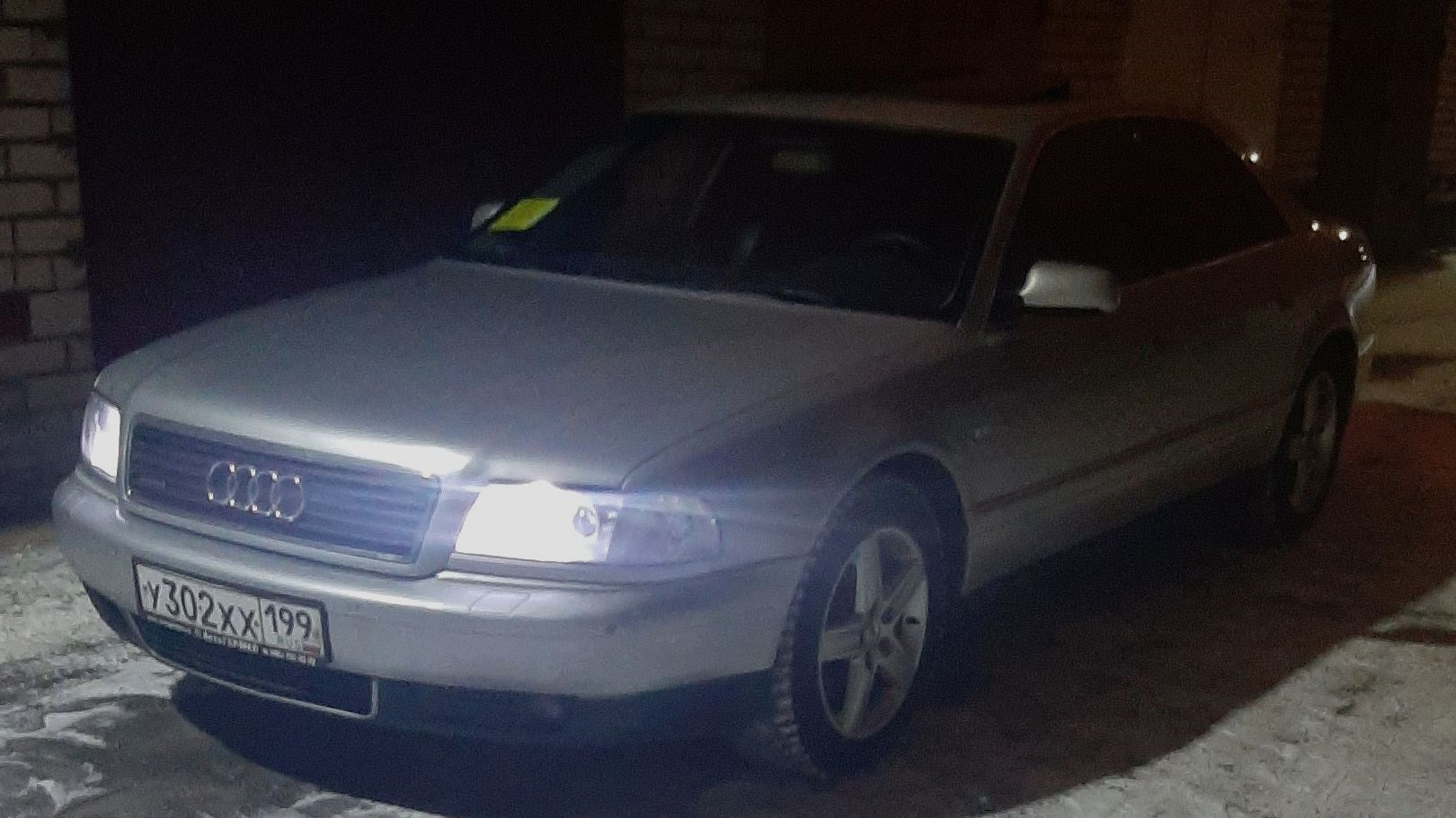 Audi A8 (D2) 4.2 бензиновый 2000 | Бегемот 4.2L на DRIVE2