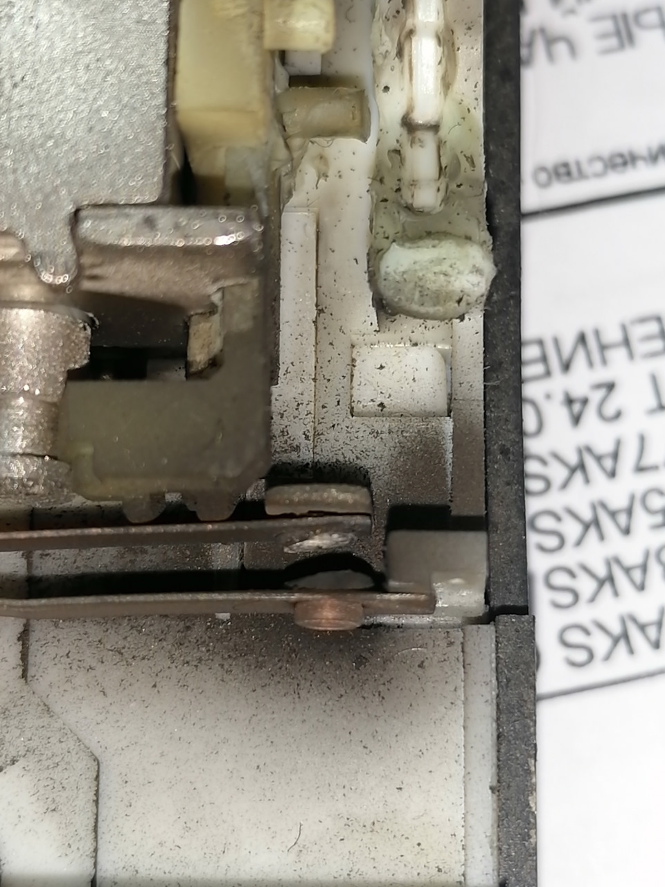 Ремонт кнопки водительского стеклоподъёмника — Toyota Sprinter (100), 1 ...