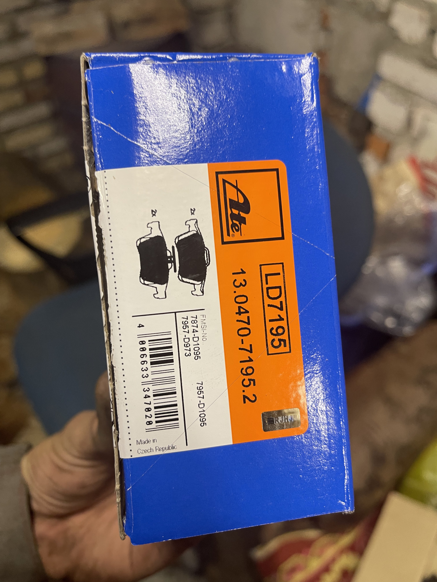 Замена тросов стояночного тормоза и задних колодок — Ford Focus Wagon ...